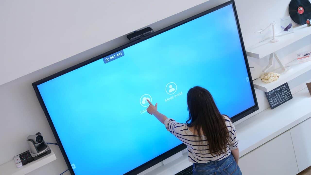Interactive whiteboard systems – from 55” to 105” screens - Speechi.com