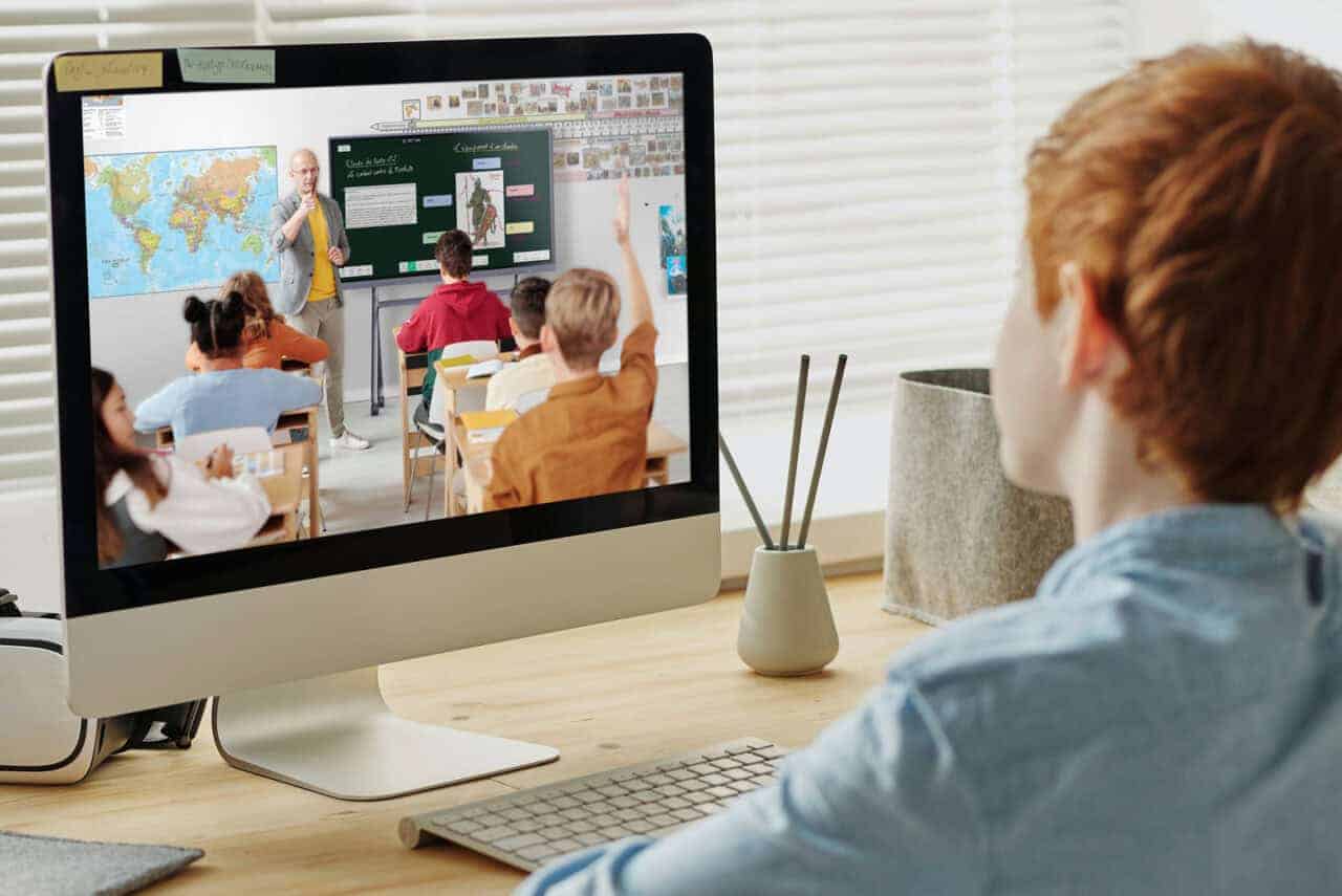 Remote teaching with an interactive display - Speechi.com