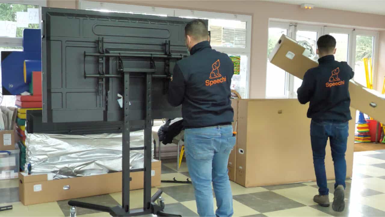 Speechi installs your interactive screen at school or at work